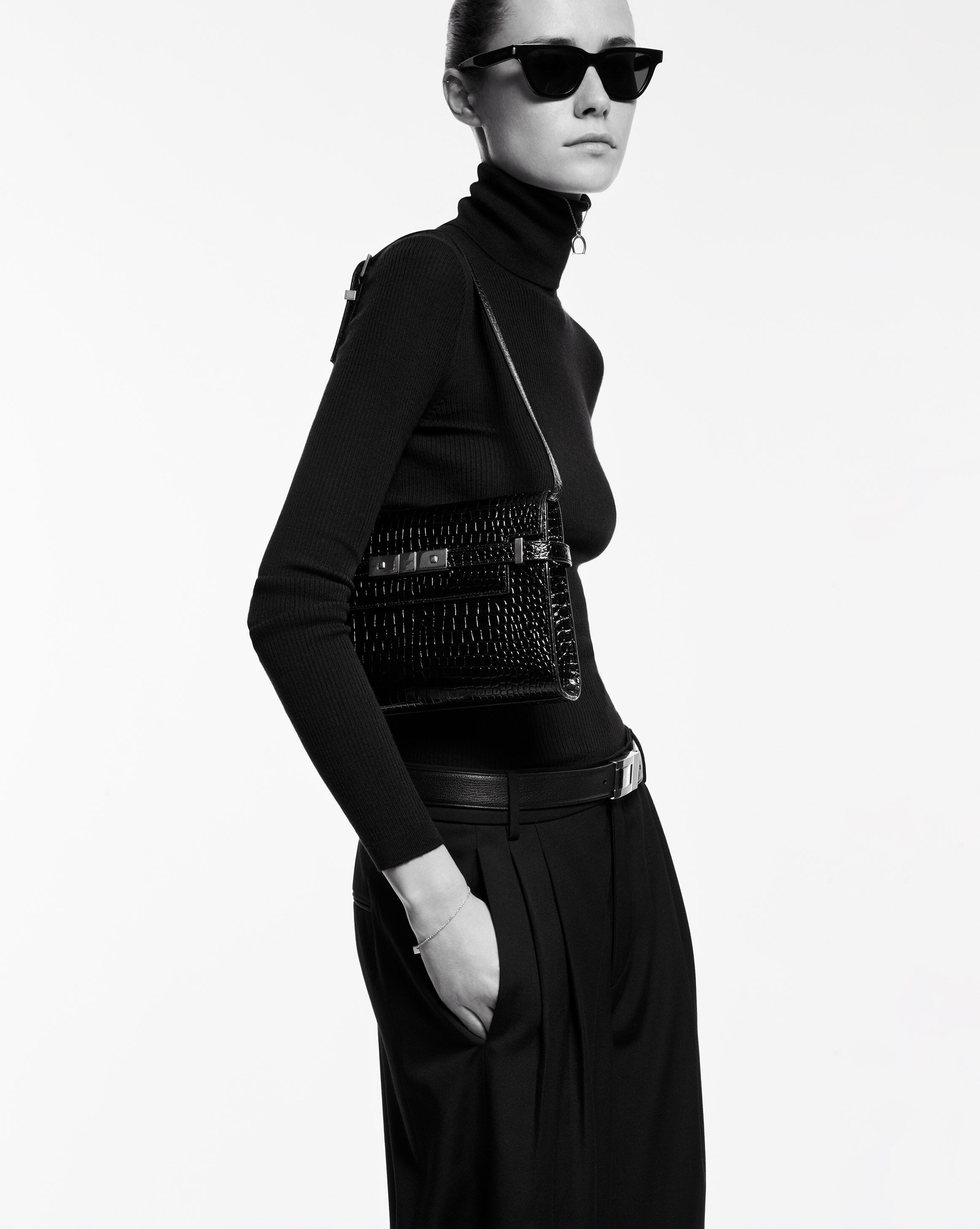 Saint Laurent Manhattan Shoulder Bag Shoulder | Heathrow Reserve & Collect